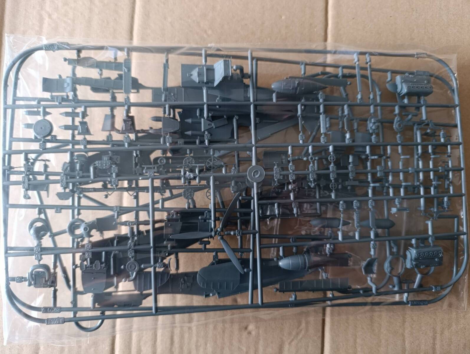 Bez krabičky Overtrees Bf 109E-1, 1/48, Eduard | modelbazar.cz